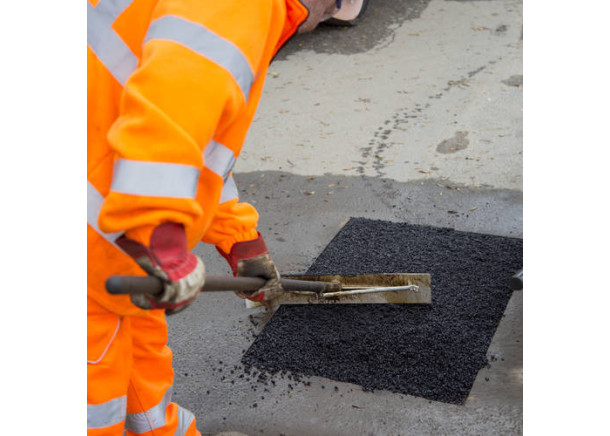 Šaltas asflatas duobių lopymui