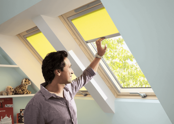 Stoglangis Velux Standard GLL 1061B su rankena apačioje